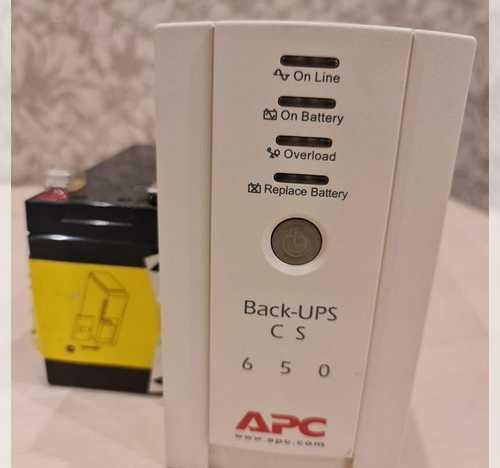 Источник бесперебойного питания аpc Ваck-UPS CS 65