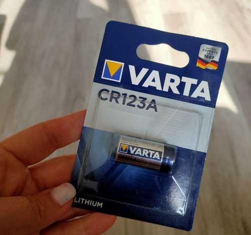 Элемент питания Varta professional CR123A