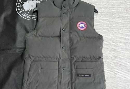 Жилет Canada Goose