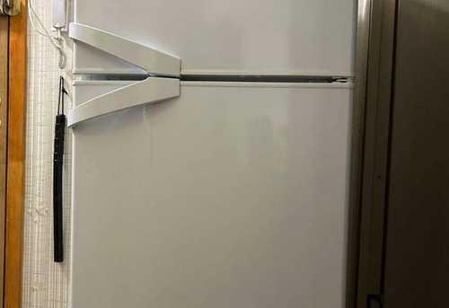 Холодильник "Indesit "