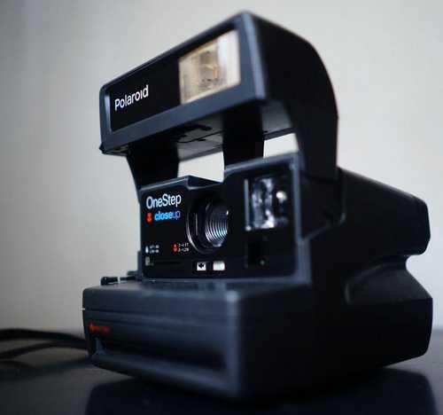 Polaroid one step close up