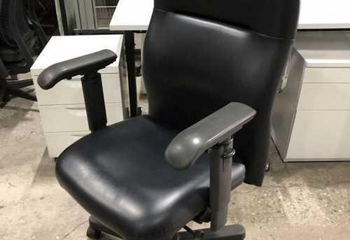Компьютерное кресло кожаное Немец