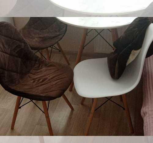 Круглый стол 80 см +3 стула в велюр. чехлах