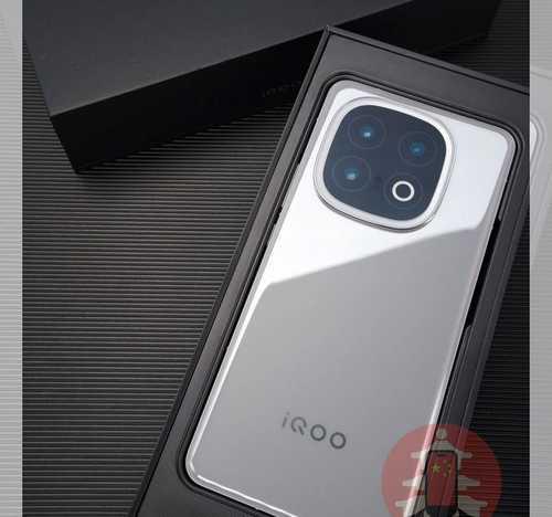 Vivo iQOO 13, 12/256 ГБ