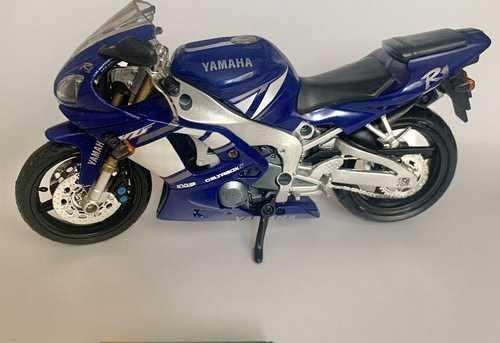 Модель мотоцикла Yamaha YZF-R1