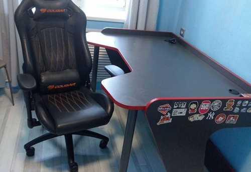 Компьютерное кресло и стол