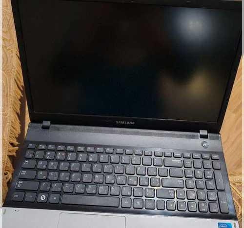 Ноутбук samsung np300e5z