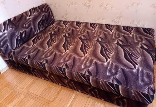 Кровать с мягкой спинкой, 130х205 см