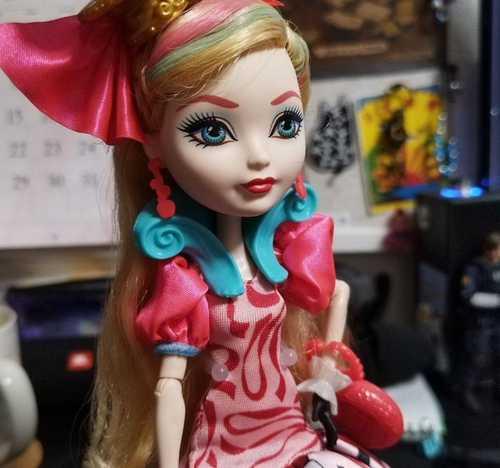 Ever after high Way Too Wonderland Apple White