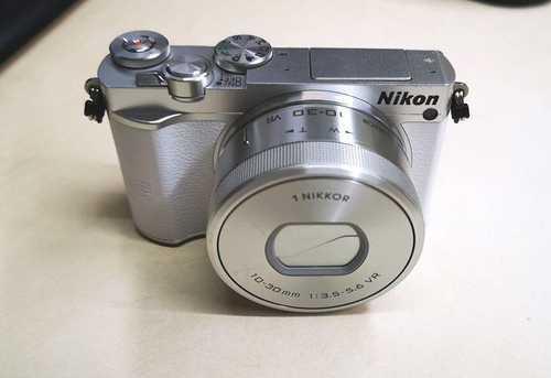 Nikon 1 J5 Kit 10-30mm VR White