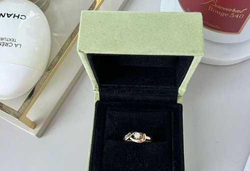 Золотое кольцо с бриллиантом 0,13 карат Ч 3