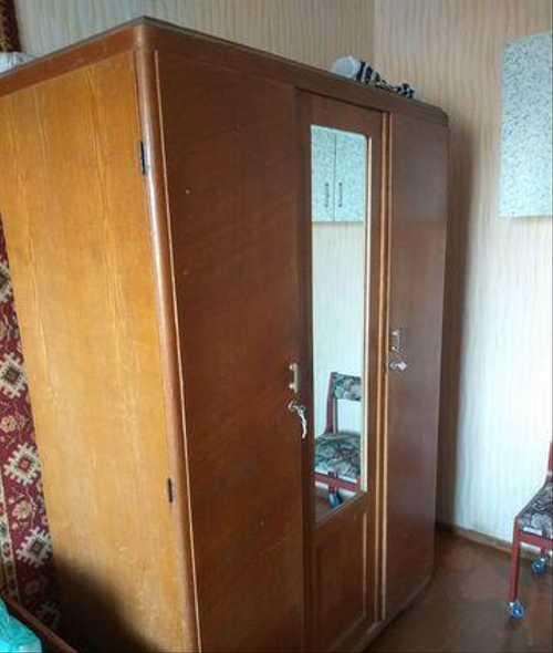 Шкаф