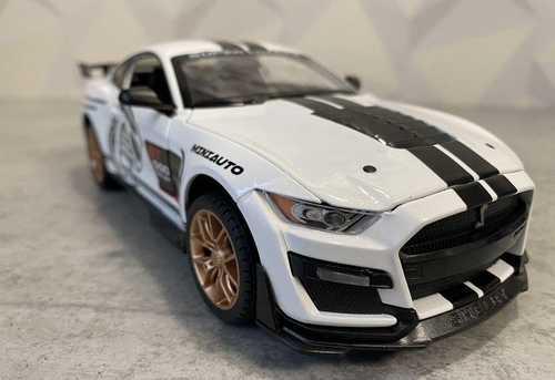 Металлическая модель Ford Mustang