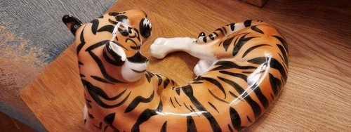 Фарфоровая статуэтка Тигр большой. лфз
