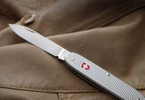 Нож Victorinox Pioneer Alox 0.8000.26 (93mm)