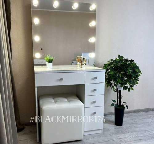 Фабричный макияжный столик с зеркалом и лампами