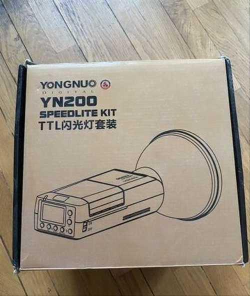 Yongnuo YN200 speedlite kit