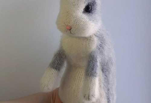 Серый кролик, вязаная мягкая игрушка