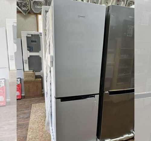 Холодильник indesit DS4180w 185см новый