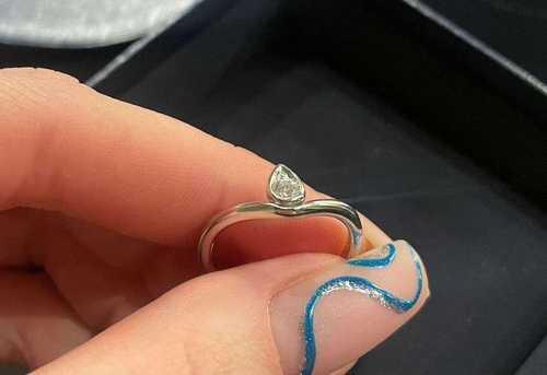 Эксклюзивное кольцо, белое золото с бриллиантом