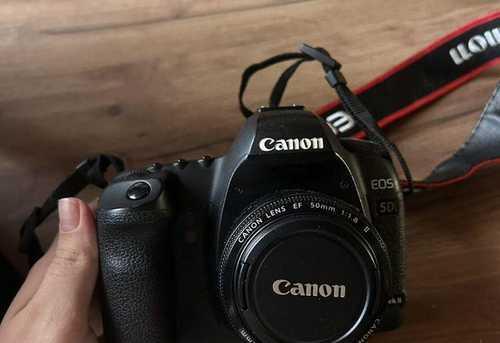 Canon 5D mark ii с объективом 50 мм 1.8