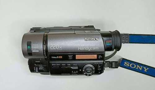 Кассетная видеокамера Sony CCD-TR512E
