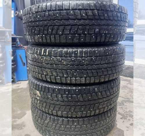 Dunlop SP Winter Ice 01 215/70 R16 100