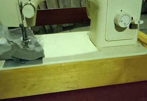Швейная машинка Чайка 132м