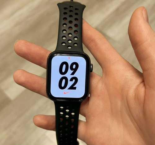 Apple watch SE 44 mm Nike версия