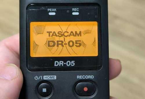 Рекордер Tascam DR 05