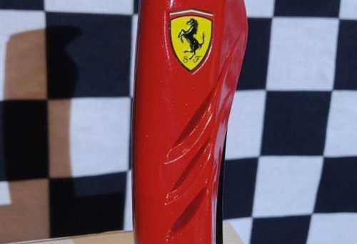 Зажигалка Scuderia Ferrari F1 в цвете rosso corsa
