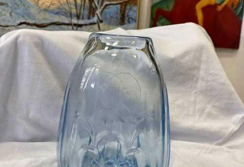 Стеклянная ваза необычной формы, винтаж, резьба
