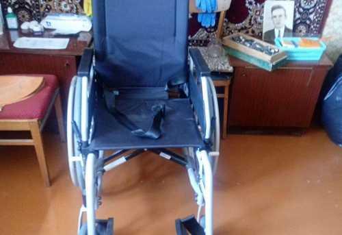 Кресло-коляска инвалидная с ручным приводом