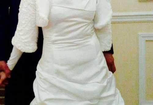 Короткое белое платье