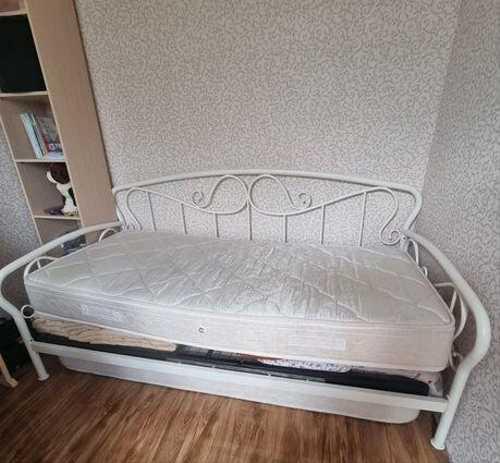 Кованая белая кровать для девочки