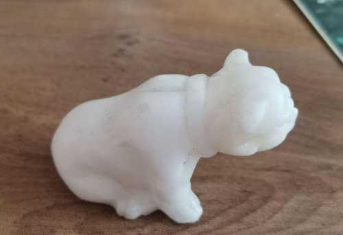 Бульдог, фигурка из мрамора