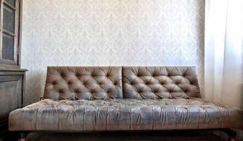 Кожаный диван. Винтажная мебель