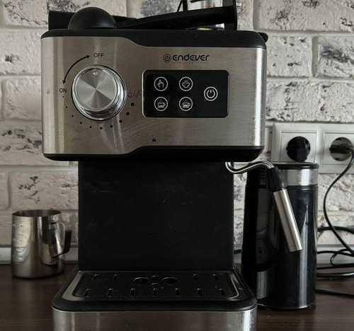 Кофеварка рожковая endever costa 1095