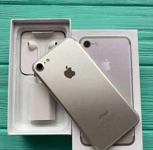 Apple iPhone 7 32Gb. Серебристый Москва | Festima.Ru (405180090)