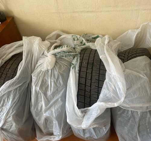 Winter Tact WT 90 225/45 R18
