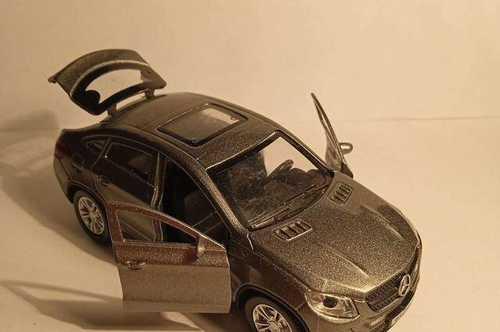 Коллекционные модель автомобиля Mercedes-Benz