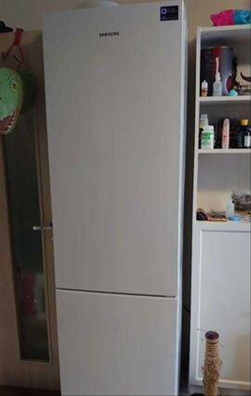 Холодильник Samsung rb37j5000ww