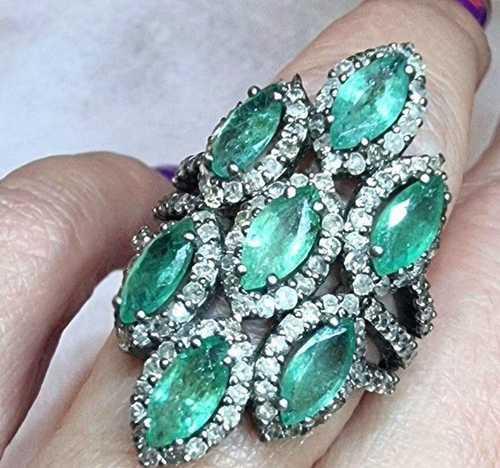 Серебряное кольцо с изумрудами и бриллиантами