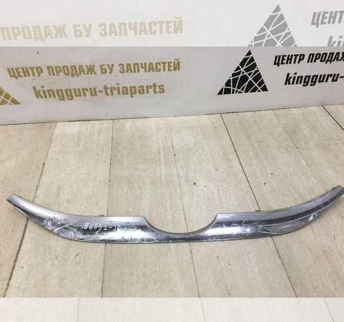 Молдинг решетки радиатора Hyundai IX35 (10-15) oem 863522Y000