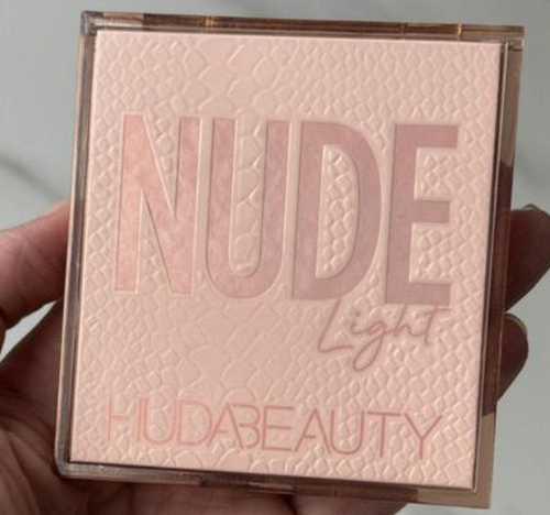 Huda beauty nude light