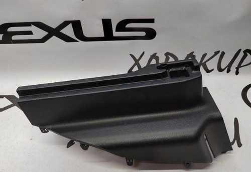 Накладка багажника задняя правая Lexus Nx300