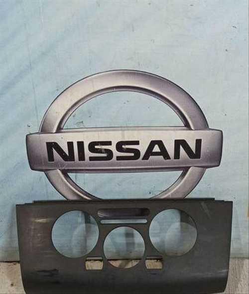 Накладка панели на торпеду Nissan tiida