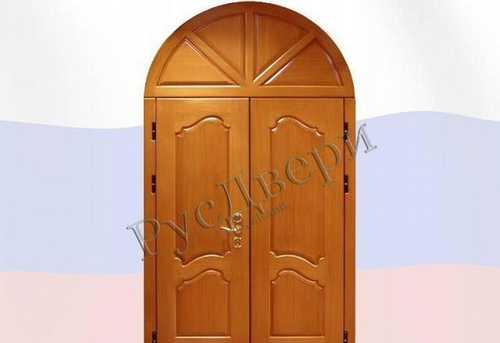 Двустворчатая входная дверь с арочной фрамугой