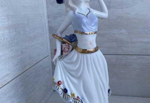 Фарфоровая статуэтка, дама с цветами