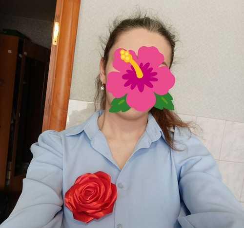 Брошь цветок из атласных лент